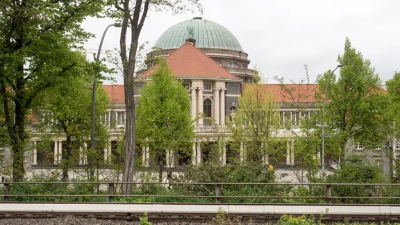 Neubauer zur Klimapolitik: "Deutschland nimmt peinliche Rolle ein" | ndr.de