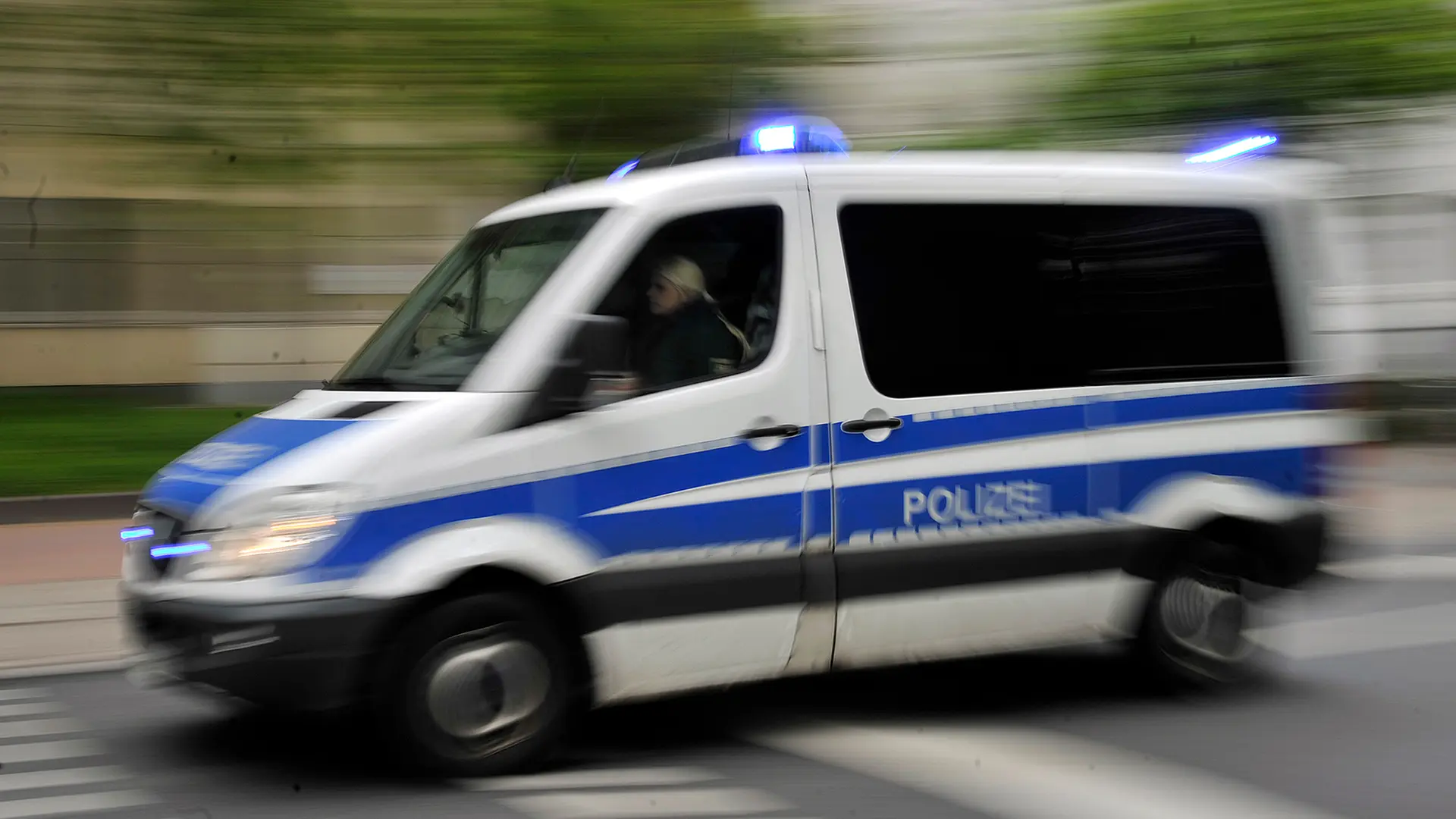 Unfall auf der A20 bei Neukloster: Zwei Frauen verletzt | ndr.de