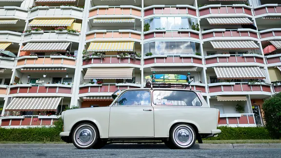 Trabant, Wartburg & Co.: Lange warten, viel hegen und pflegen | ndr.de