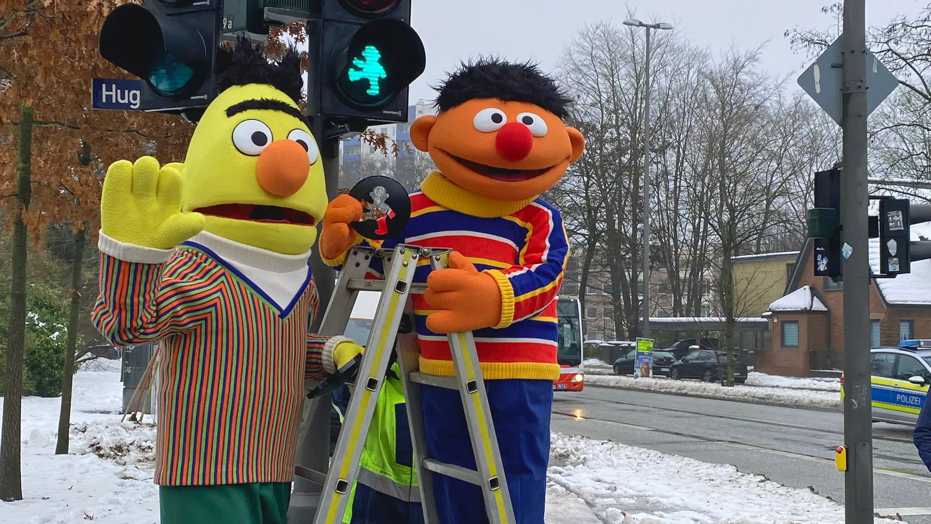 Sesamstraßen-Ampeln: Mit Ernie und Bert sicher über die Straße | ndr.de