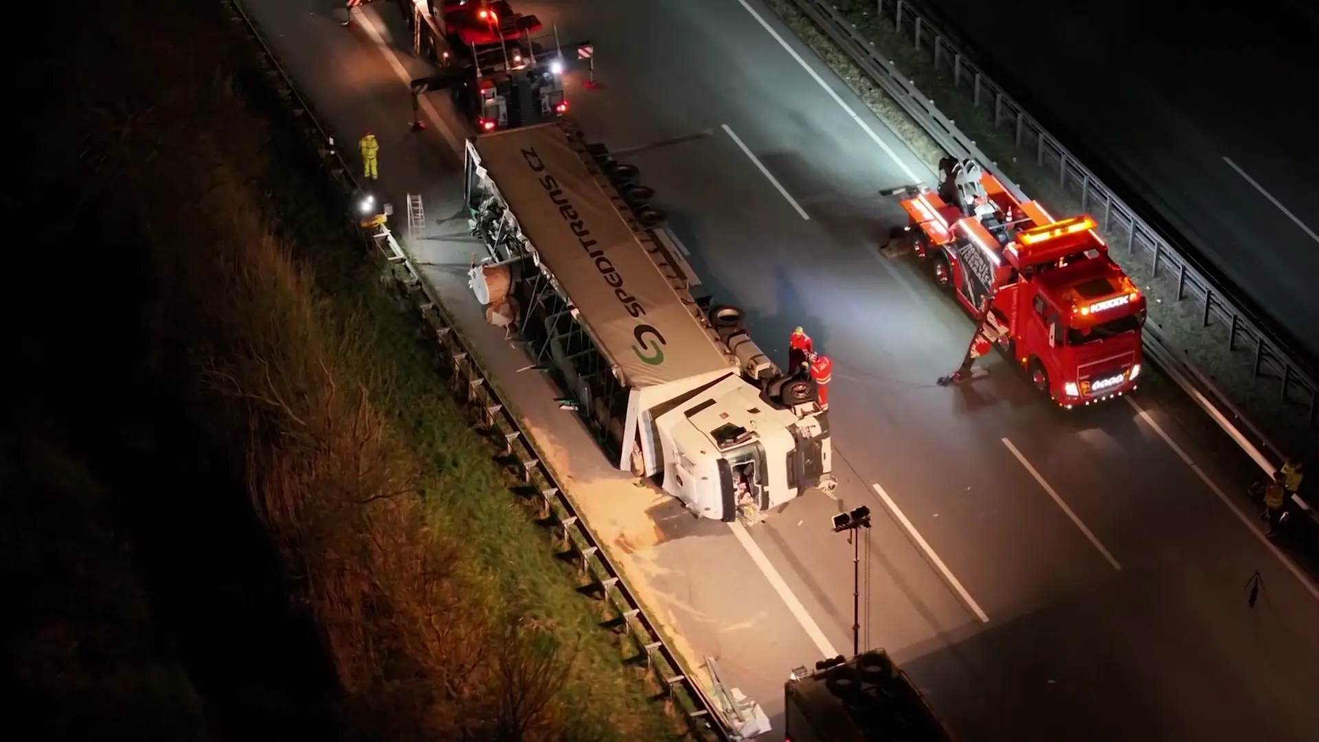 Schwerer Unfall auf der Autobahn 1 in Hamburg: Lkw kippt um | ndr.de