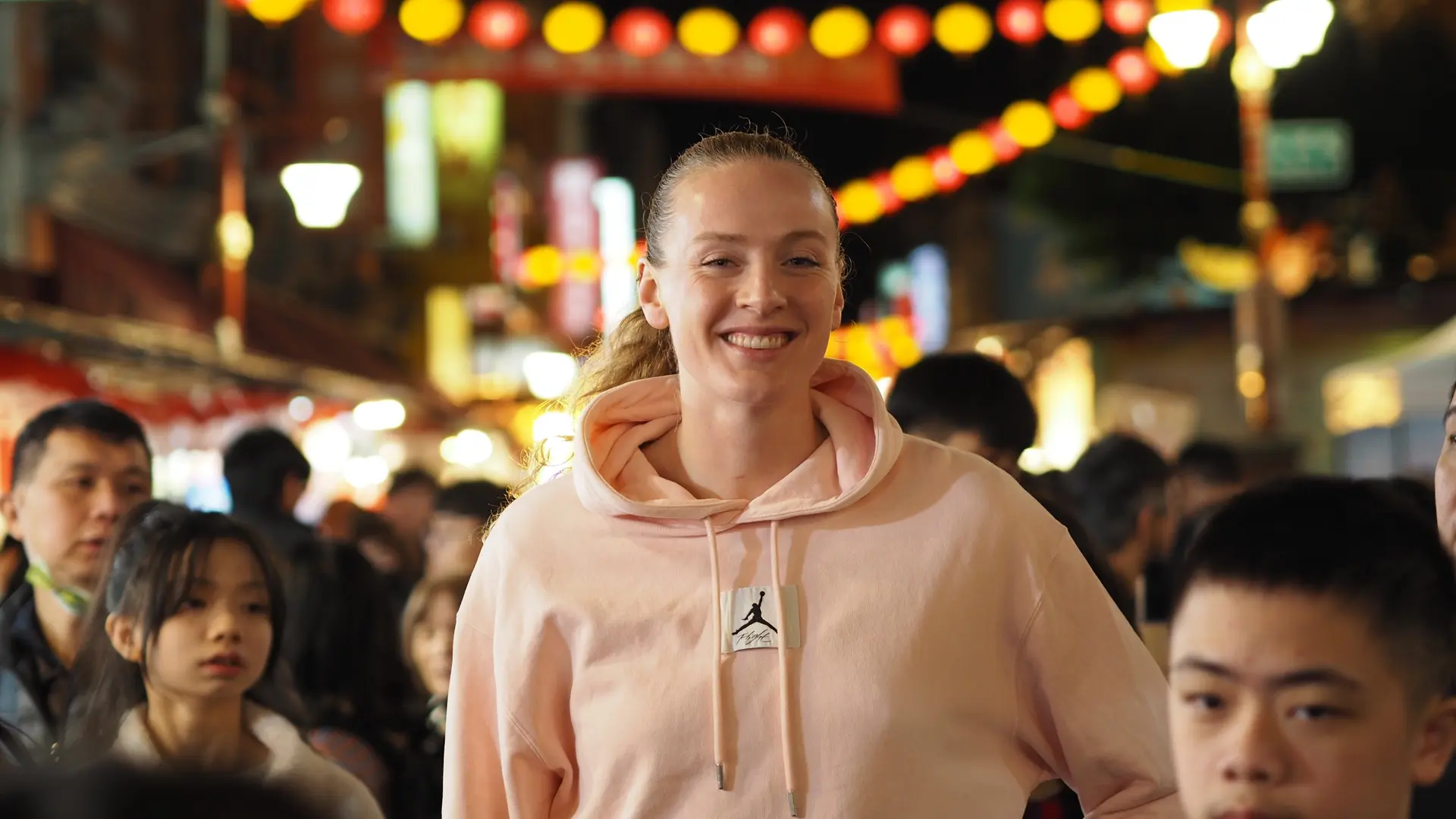 "Mein mutigster Schritt" - Besuch bei Basketballerin Gülich in Taiwan ...