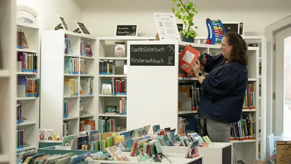 Berit Glanz über ihren neuen Roman "Unter weitem Himmel" | ndr.de