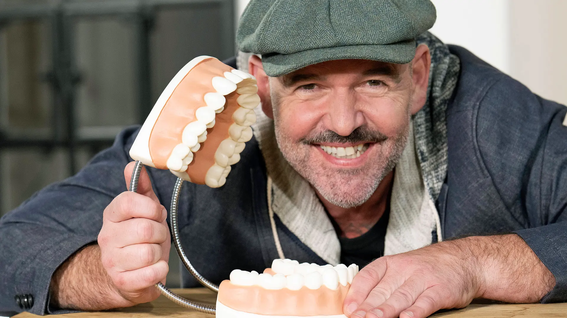 Der Gesundheitskompass mit Dr. med. Esser - Zahngesundheit | ndr.de