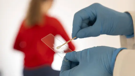 Gebärmutterhalskrebs: Symptome, Ursachen und Behandlung | ndr.de