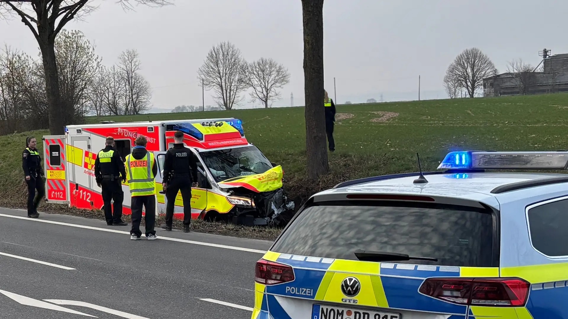 Unfall mit Rettungswagen: Drei Verletzte in Wolbrechtshausen | ndr.de