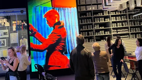 Jon Fosses neuer Roman "Vaim": Ein einziger atemloser Satz | ndr.de