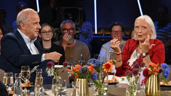 Schauspielerin Saskia Fischer und Schauspieler Patrick Abozen | ndr.de