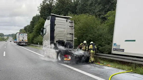 Nach Lkw-Brand: A2 bei Peine wieder frei befahrbar | ndr.de