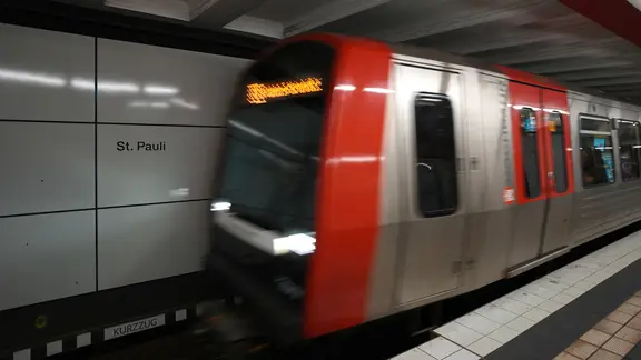 U3 in Hamburg fährt wieder zwischen Rathaus und St. Pauli | ndr.de