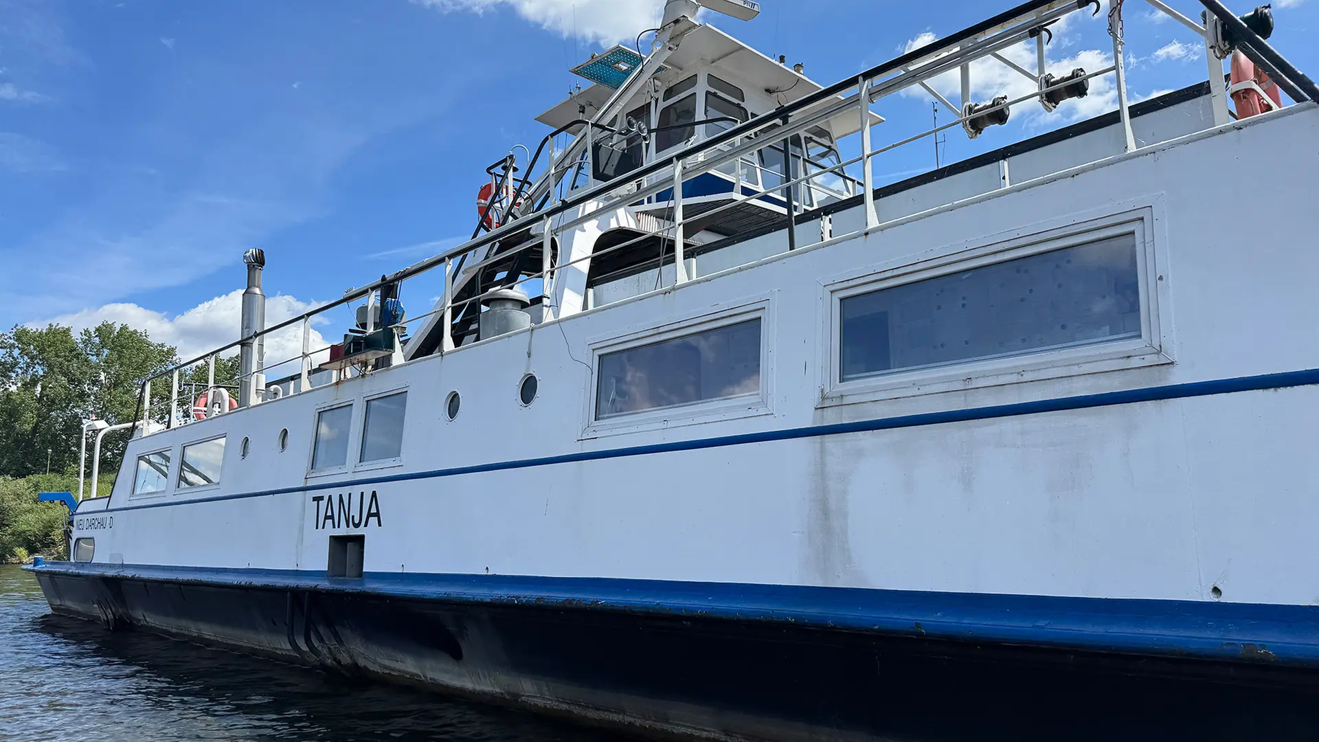 Elbfähre „Tanja“ nimmt Betrieb bei Darchau wieder auf | ndr.de