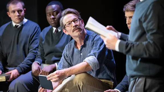 Ein mitreißender "Club der toten Dichter" im Altonaer Theater | ndr.de
