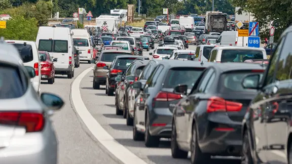 Stefan Hensel bleibt Hamburgs Antisemitismusbeauftragter | ndr.de