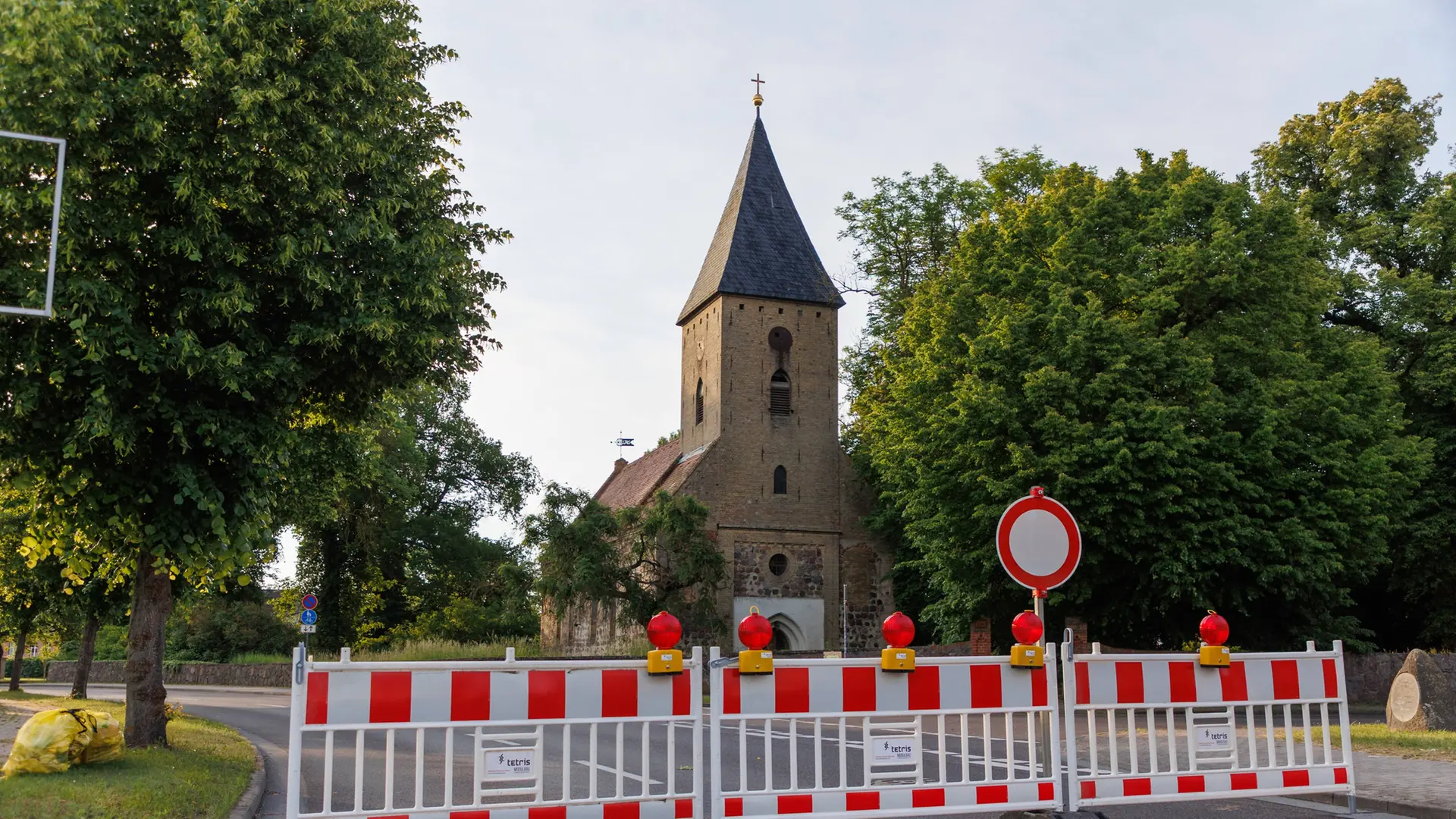 Sperrung der B104 in Papendorf vorerst bis Ende Juli verlängert | ndr.de