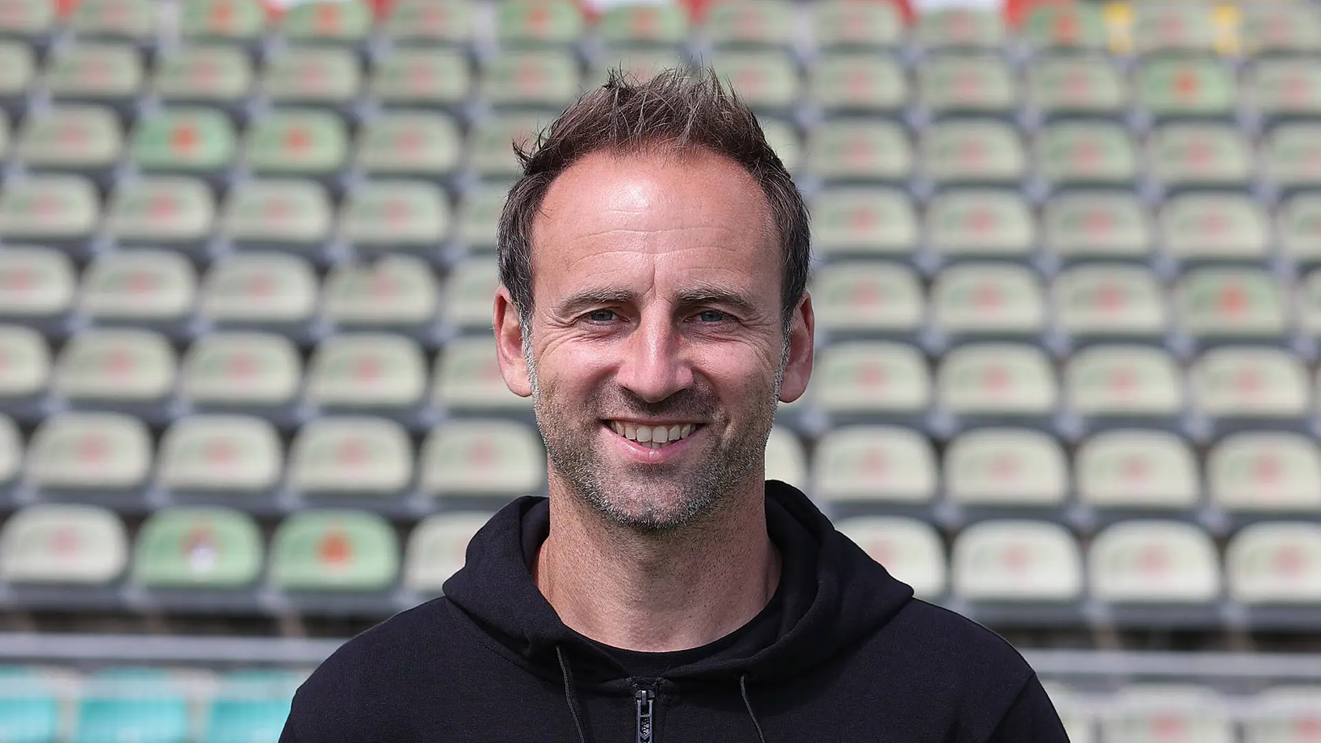 FC Schönberg verlängert mit Cheftrainer Norbert Somodi | ndr.de