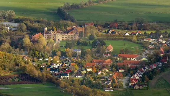 Neubau für Berufsschule GeSoTec Neubrandenburg verzögert sich | ndr.de