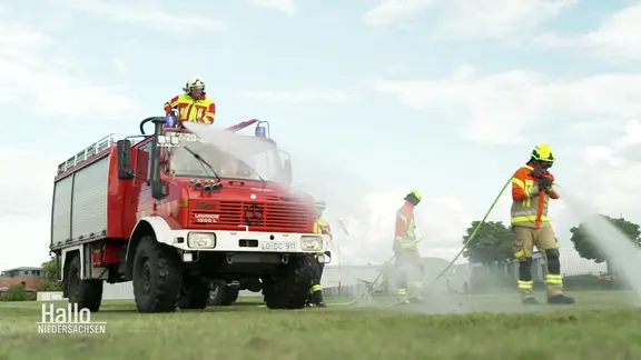 Spektakel in Papenburg – Mega-Kreuzfahrtschiff "Disney Destiny ...