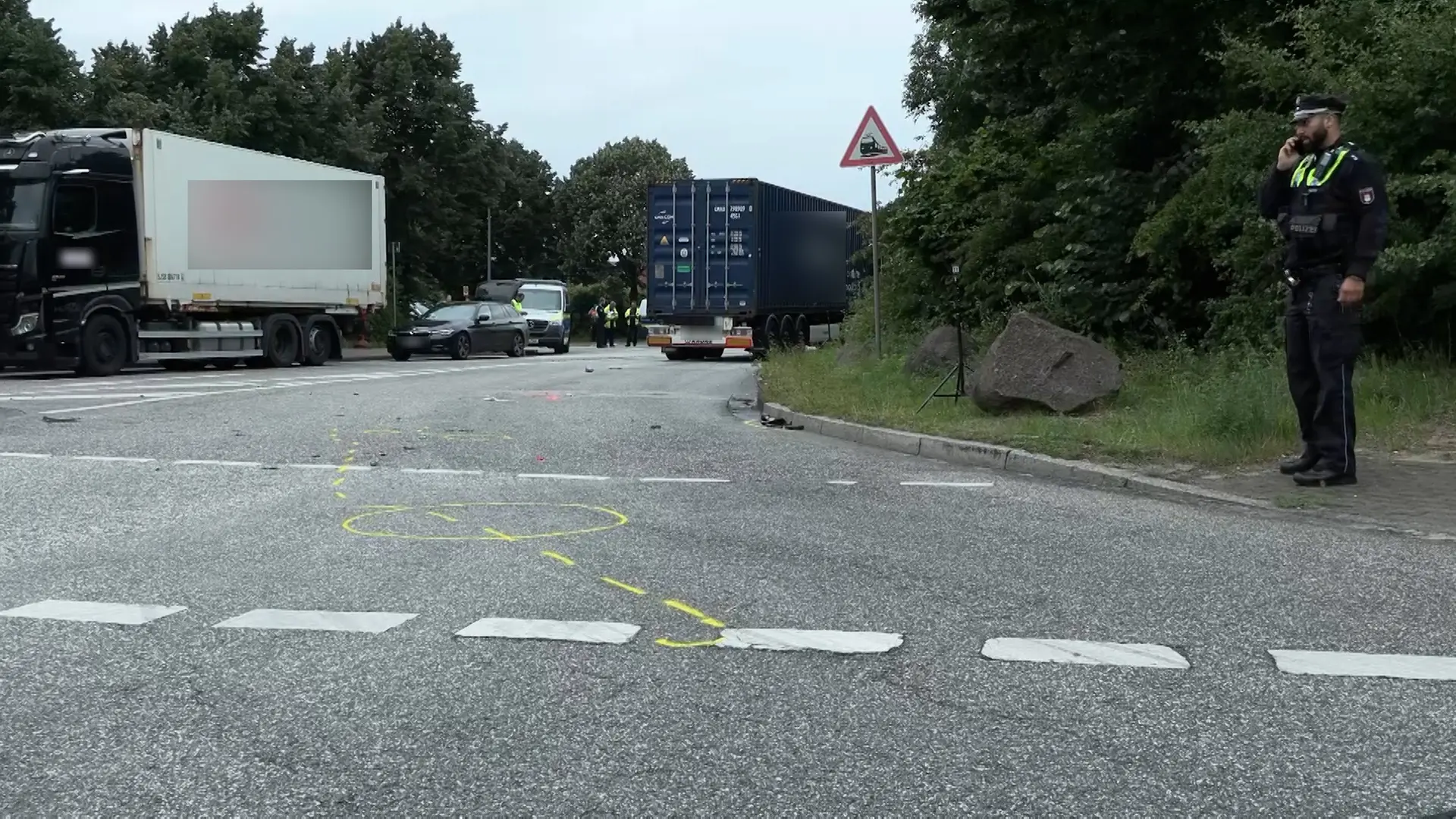 Radfahrerin stirbt nach Abbiegeunfall mit Lkw in Hamburg | ndr.de