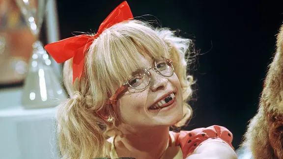 Ingrid Steeger´: "Klimbim"-Schauspielerin mit "Schlitz im Kleid" | ndr.de