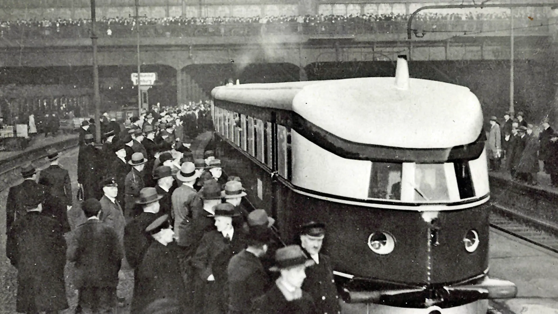 Fliegender Hamburger: 1933 ging's in Rekordzeit nach Berlin | ndr.de