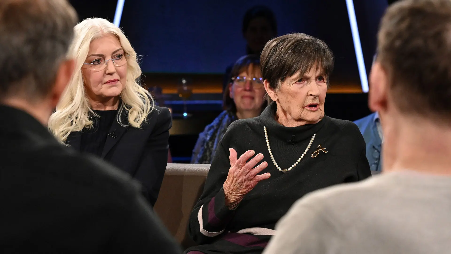 Ehrenamtlerin Annemarie Streit und Krankenschwester Franziska Walter ...