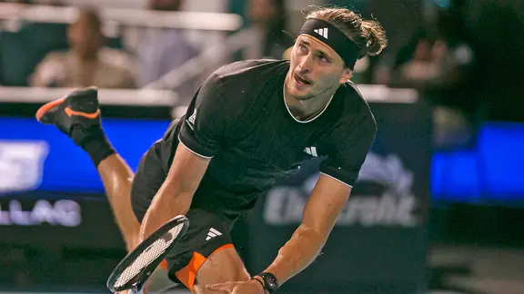 Tennis am Rothenbaum: Zverev schlägt in Hamburg auf - Rune feiert ...