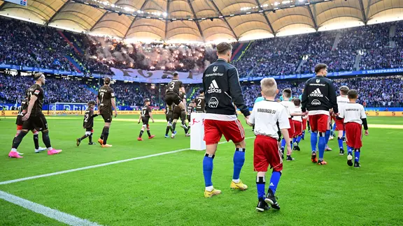 Holstein Kiel unterliegt in letzter Sekunde beim SC Paderborn | ndr.de