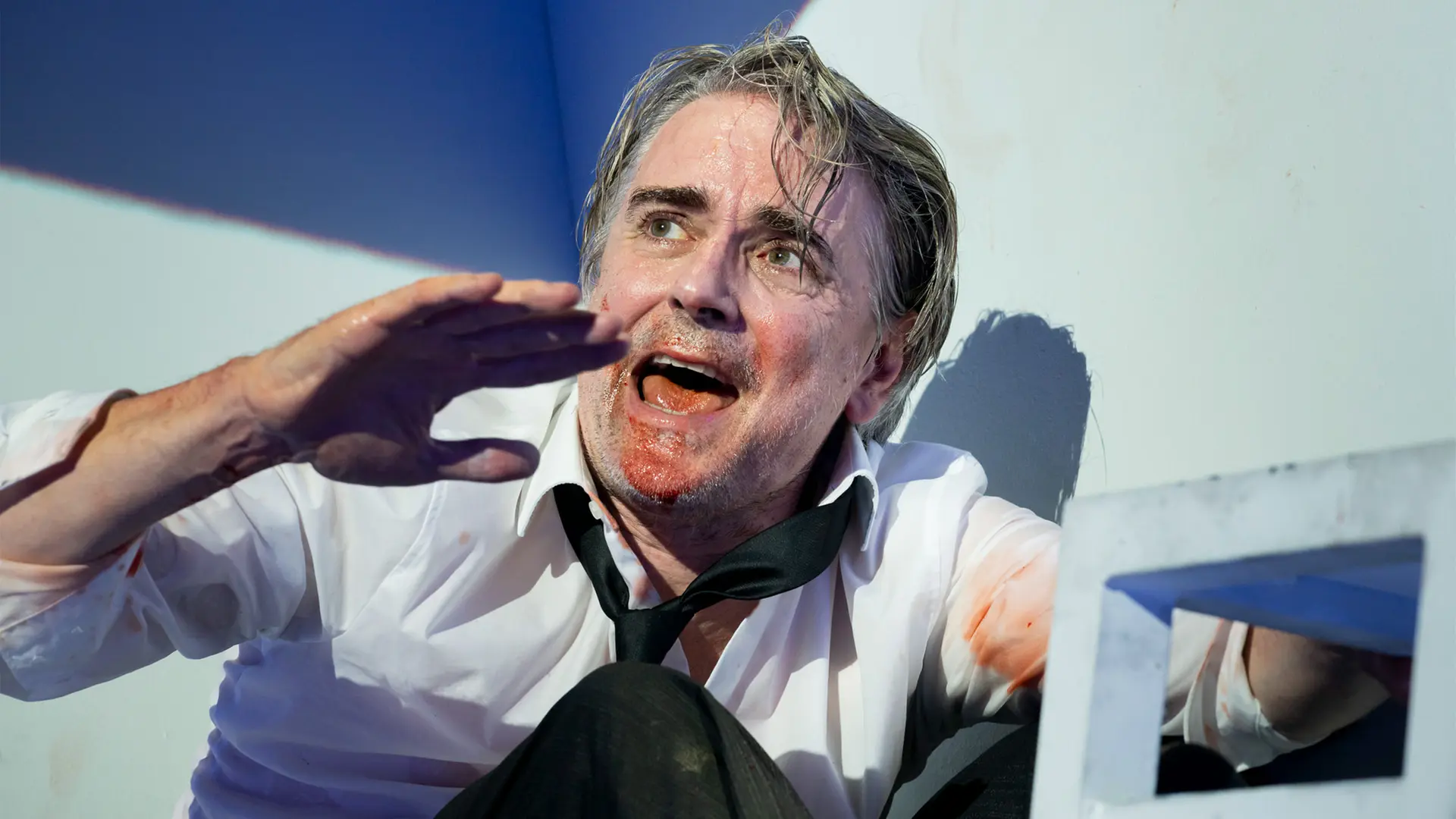 Schonungslos und radikal: Jens Harzers Solo "De Profundis" am Thalia ...