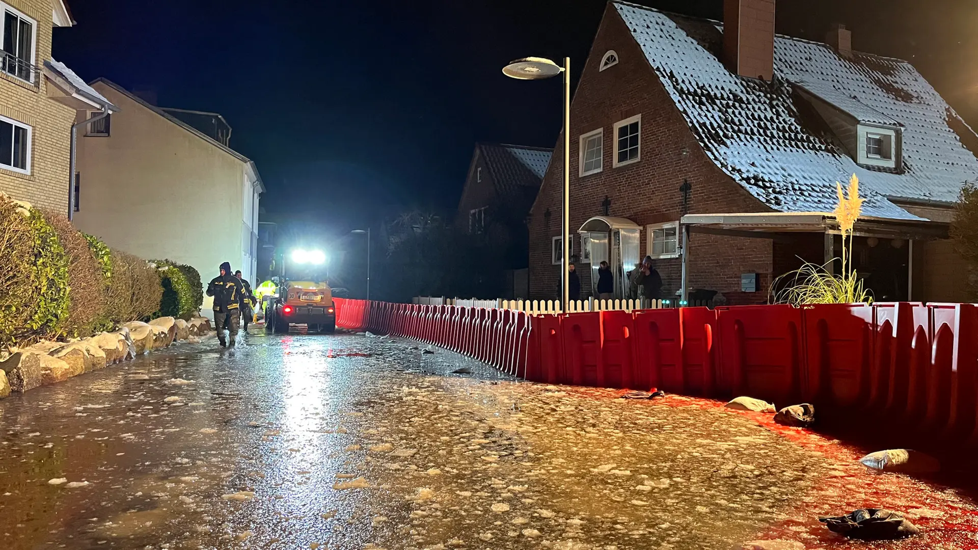 Schleswig nach Sturm Elli: Sperren bleiben | ndr.de