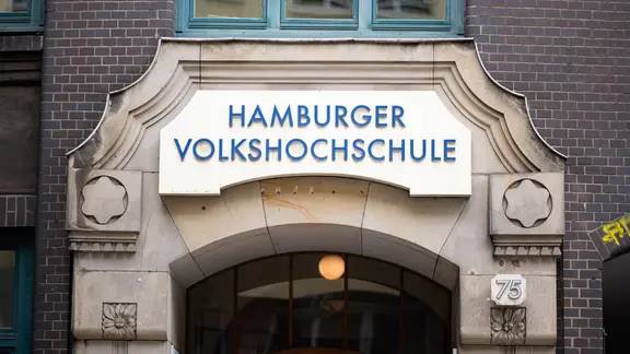 Polizei schießt in Hamburg-Jenfeld auf Auto | ndr.de