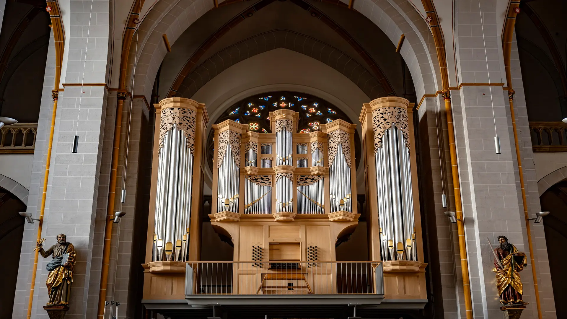 Osnabrück: Historische Orgel mit 2.600 Pfeifen restauriert | ndr.de