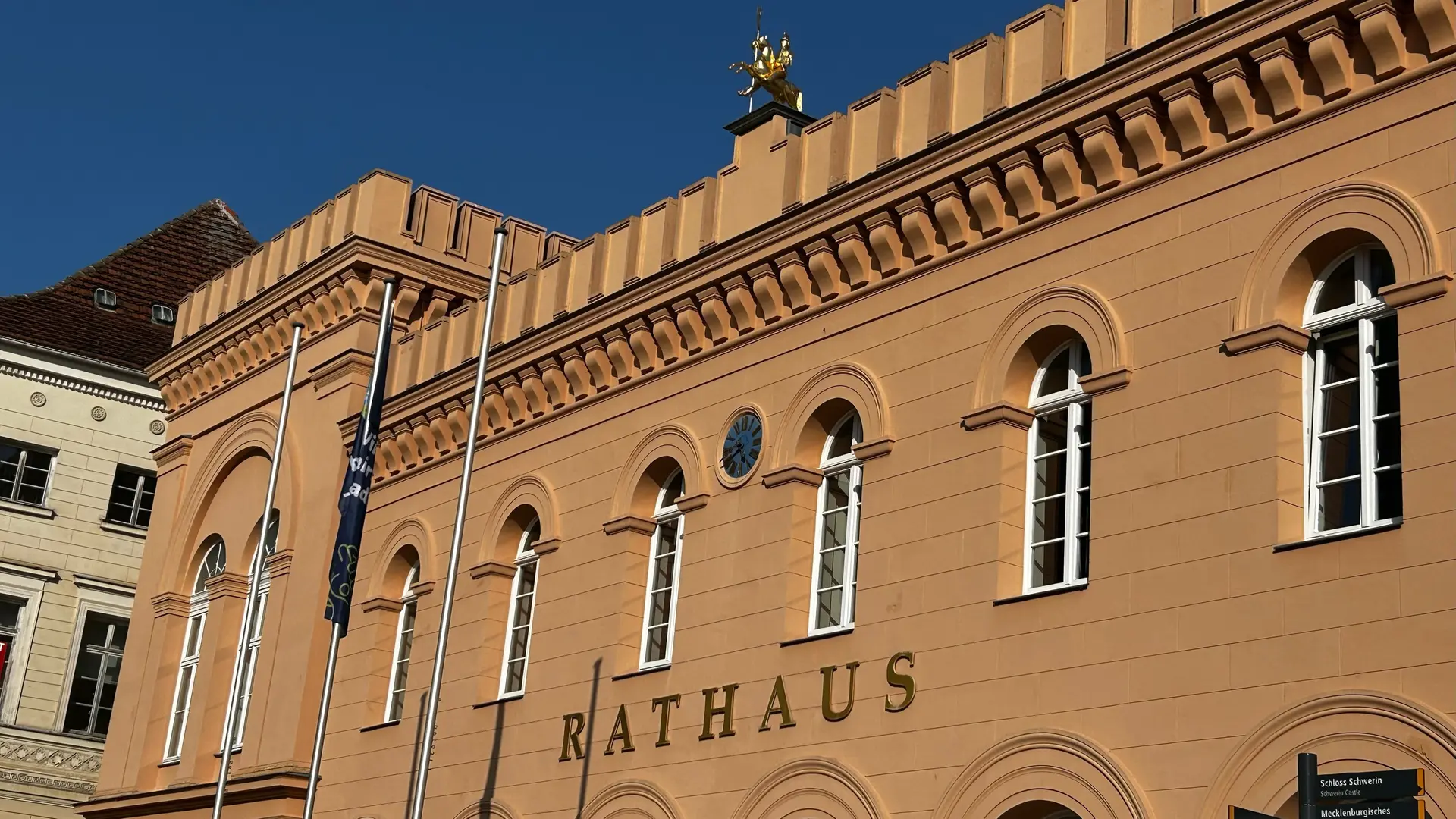 Schwerin: Sieben Männer und Frauen wollen Stadtoberhaupt werden | ndr.de