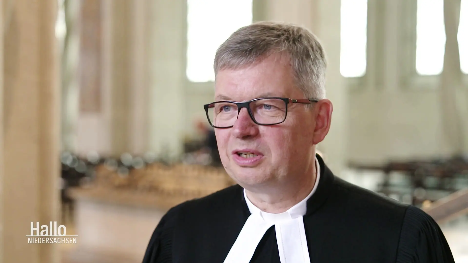 Landesbischof Meyns feierlich in den Ruhestand verabschiedet | ndr.de