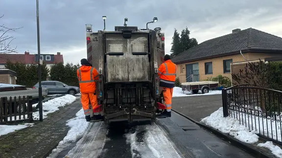 Auf Grund gelaufen: Abendhochwasser spült Elbfähre wieder frei | ndr.de