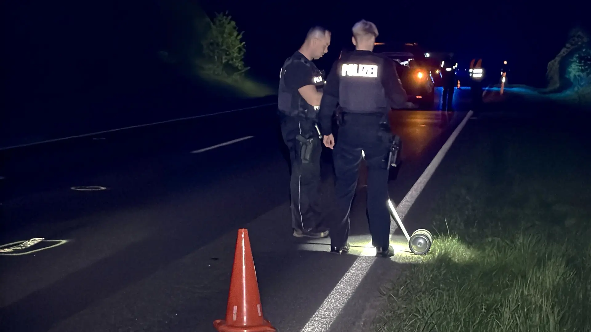 Schwerer Verkehrsunfall auf der B104 bei Neubrandenburg | ndr.de