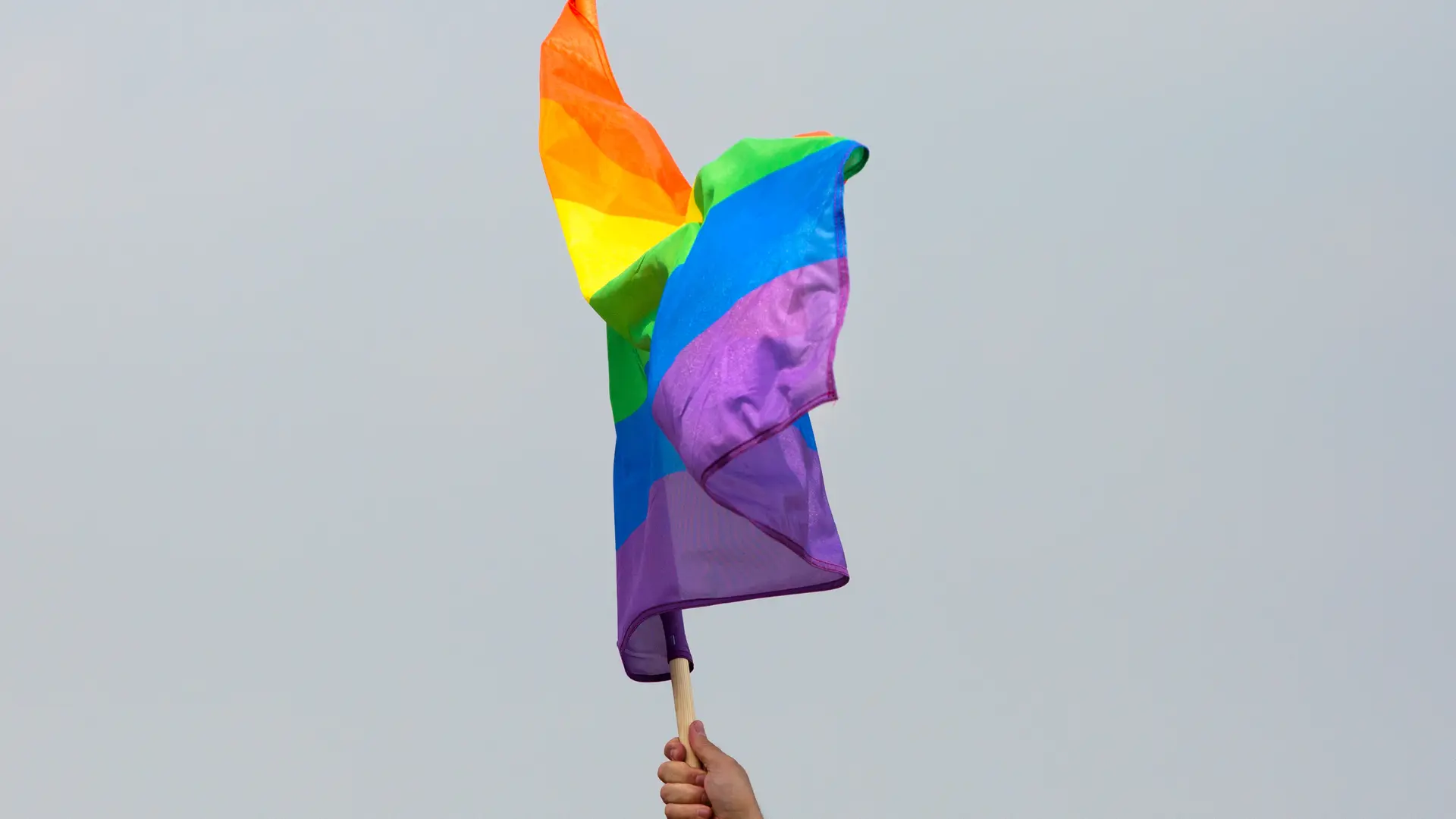 Vor CSD in Wilhelmshaven: Banner zerschnitten, Plakate weg | ndr.de