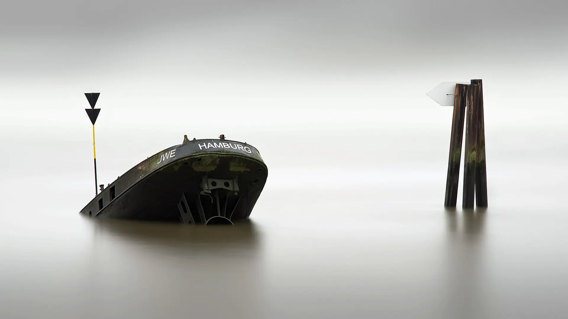 Warum in Hamburg Schiffswracks in der Elbe liegen | ndr.de