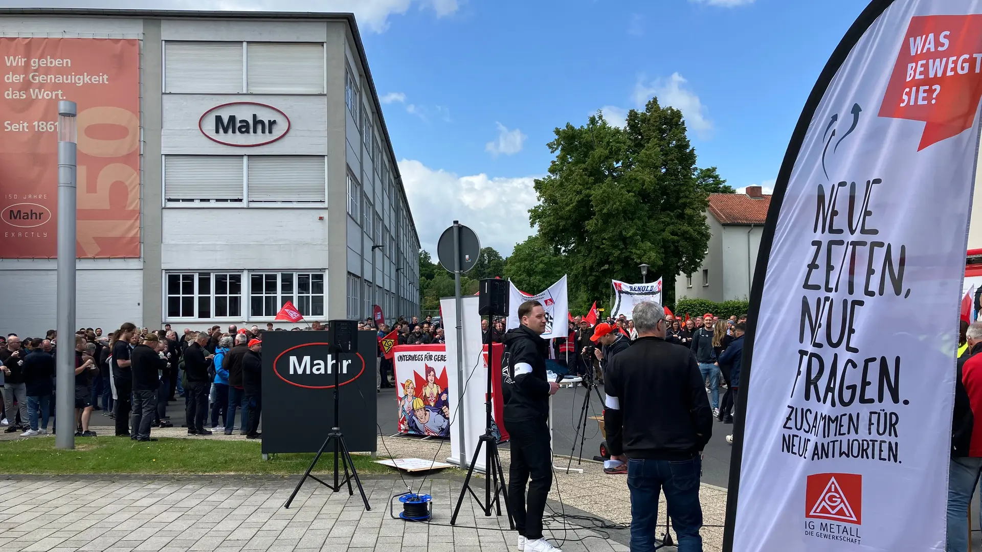 IG Metall protestiert gegen Sparpläne bei Mahr in Göttingen | ndr.de