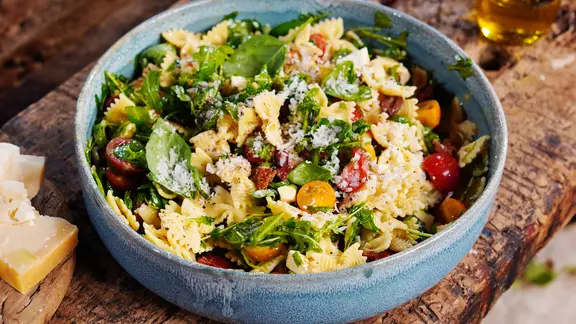 Obazda mit Laugenbrötchen und Rettich | ndr.de