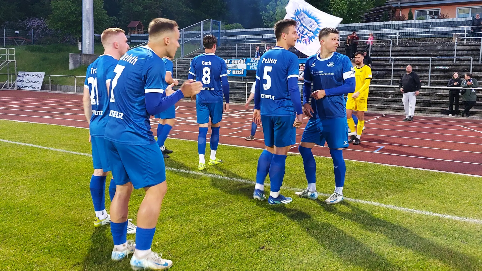 TSG Neustrelitz mit Kantersieg gegen den Rostocker FC | ndr.de