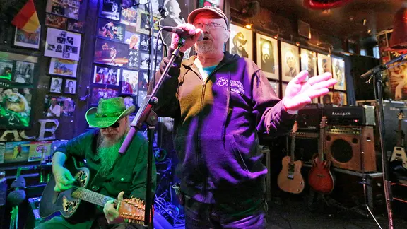 Zwick in Hamburg: Promis und Stars fühlen sich wohl | ndr.de