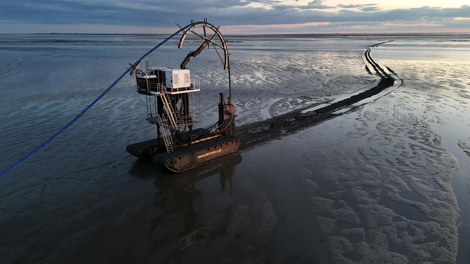 So wurde die neue Trinkwasserleitung für Pellworm verlegt | ndr.de