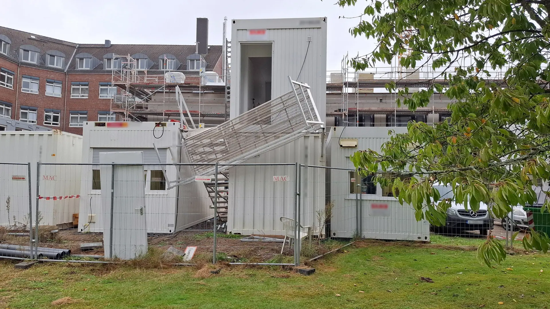 Krankenhaus Reinbek: Fünf Bauarbeiter verletzt | ndr.de