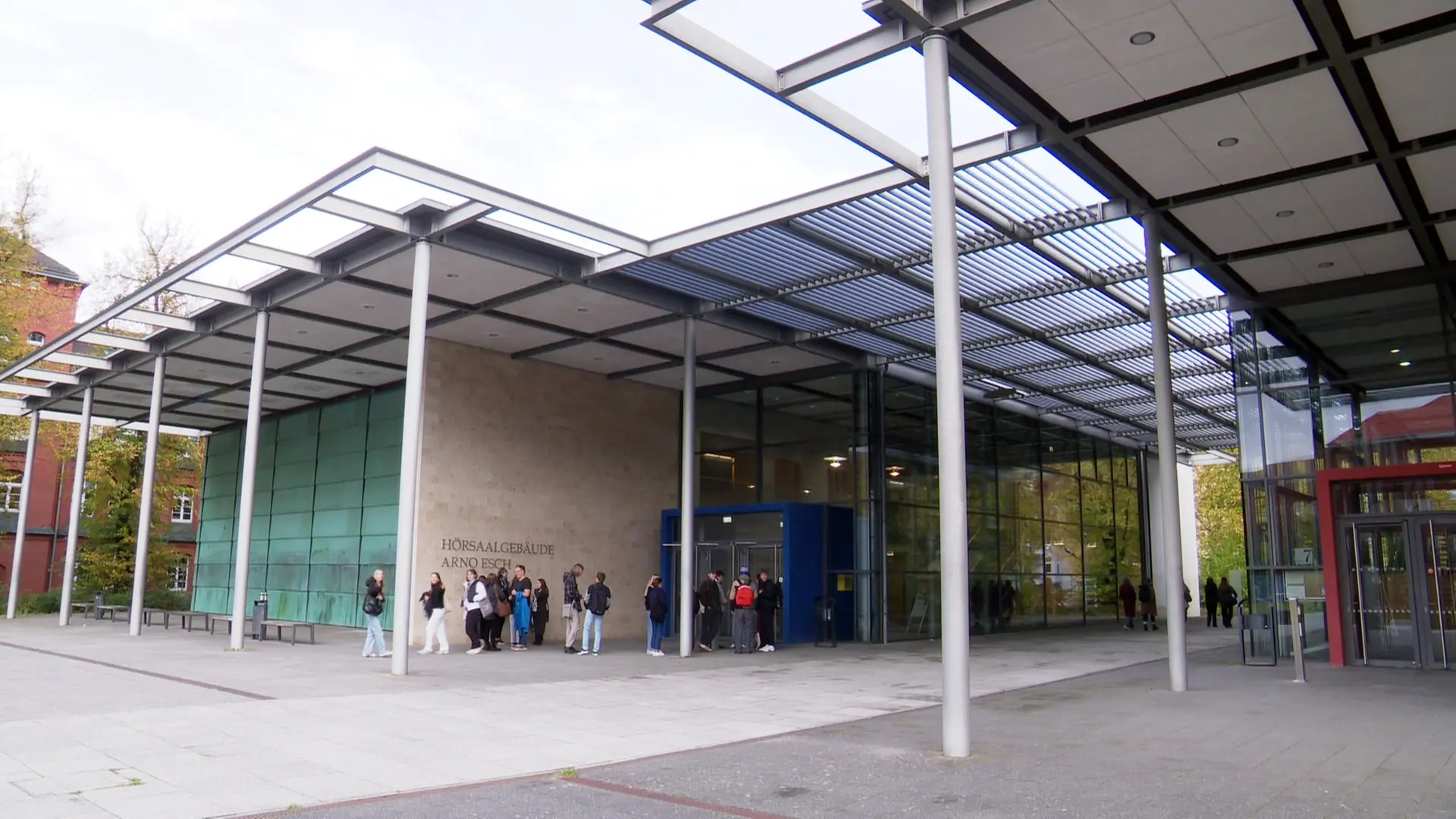 Juristenmangel in MV: Jura-Examen künftig auch in Rostock? | ndr.de