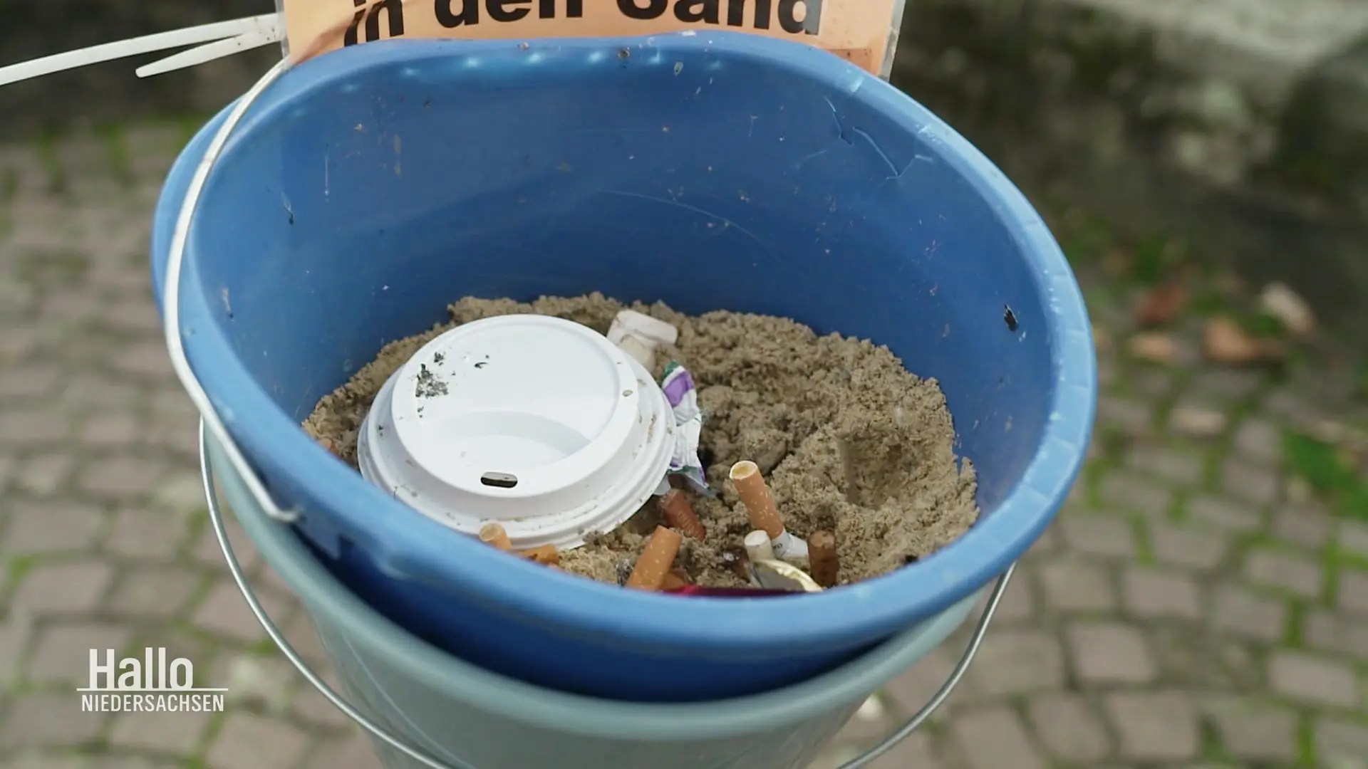 Aktion "Steck die Kippe in den Sand" erhält NDR Ehrenamtspreis | ndr.de