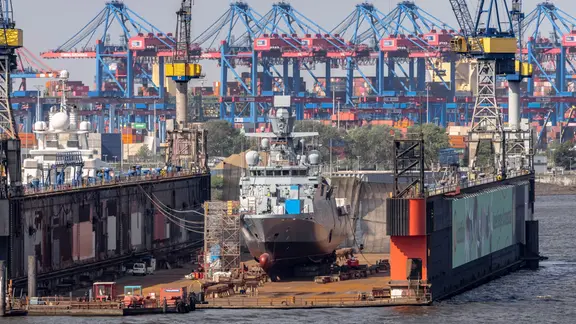 Rheinmetall zahlt Milliarden für Hamburger Werft Blohm + Voss | ndr.de