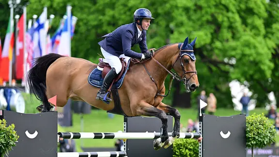 Reiten in Klein Flottbek: Thieme siegt im Großen Preis von Hamburg | ndr.de