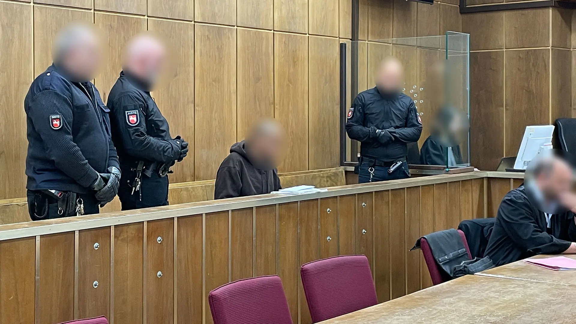 Verurteilter erneut vor Gericht: Hat er eine weitere Frau getötet? | ndr.de