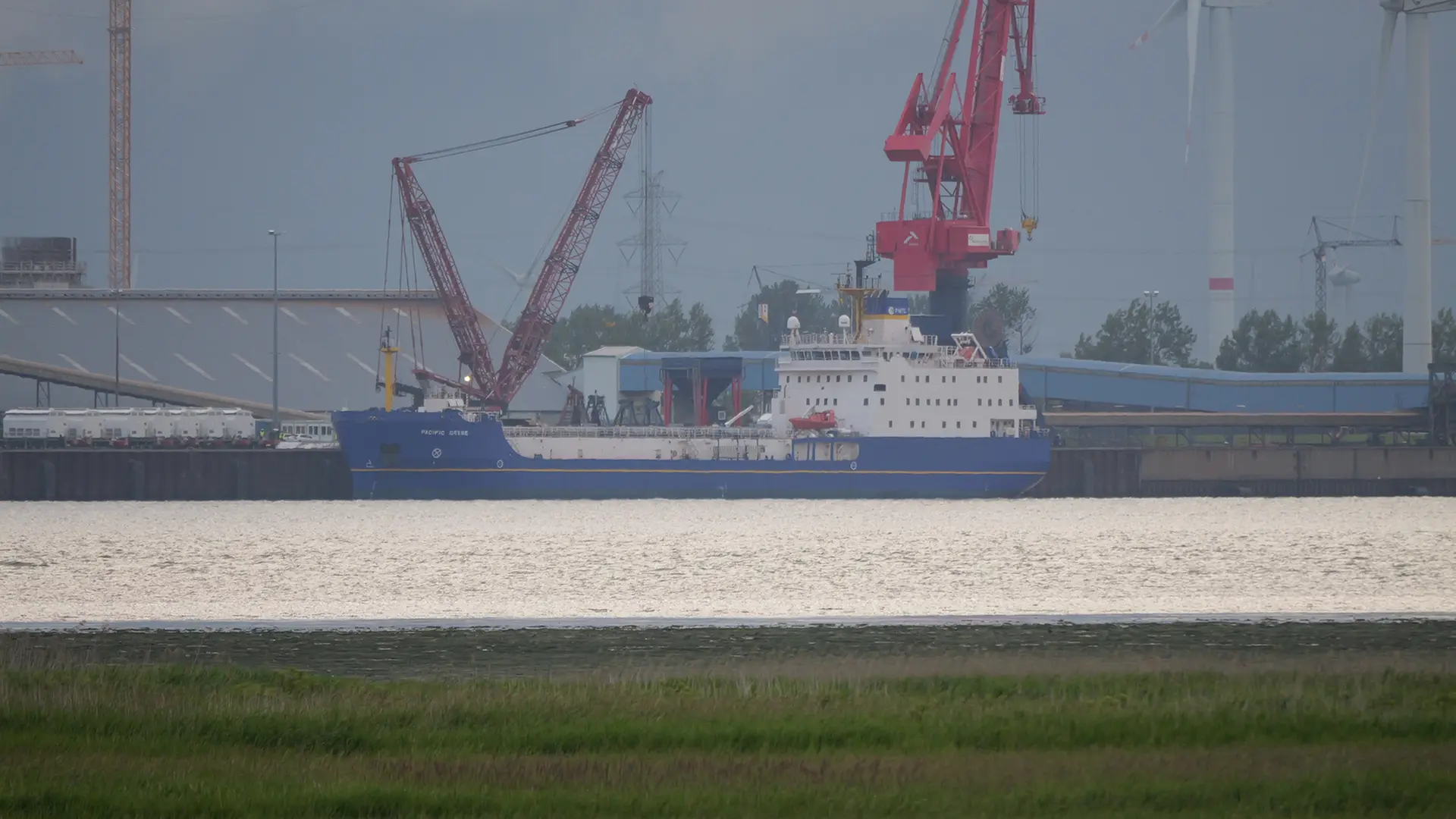 Castor-Transport: Schiff in Brunsbüttel | ndr.de