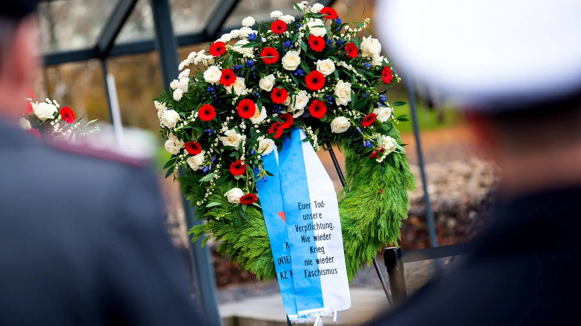 Volkstrauertag: Hamburg gedenkt der Opfer von Krieg und Gewalt | ndr.de